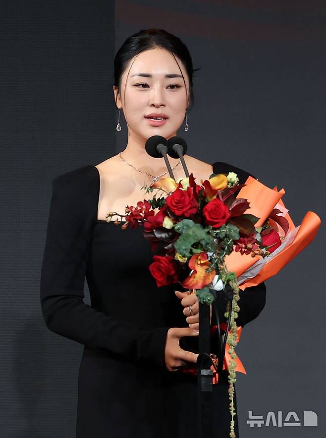 눈시울 붉어진 Klpga 3관왕 윤이나 잊을 수 없는 2024년종합