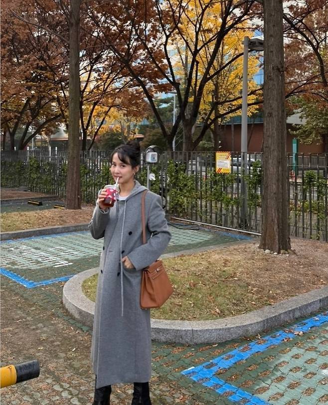 조여정 40대의 똥머리는 우아함을 말한다 청순한 세련미의 가을 여신 룩 뷰티는 내운명