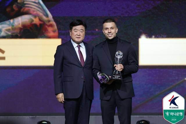 [b11 현장] 2024 K리그2 MVP는 '도움왕' 마테우스... 감독상은 안양 유병훈 감독