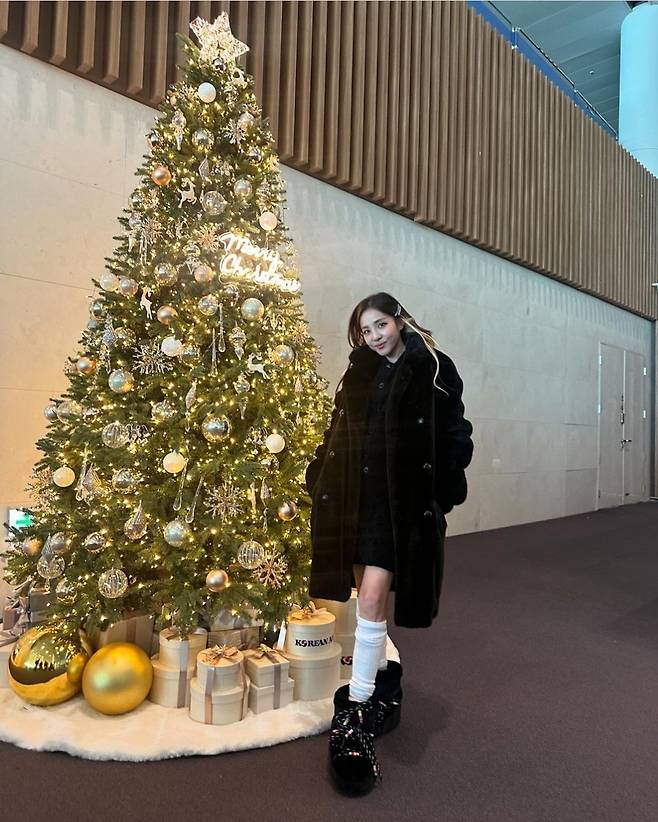 산다라박 일본 간사이로 훌쩍 퍼 부츠부터 코트까지 꽁꽁 싸맨 공항패션 스타와 패션