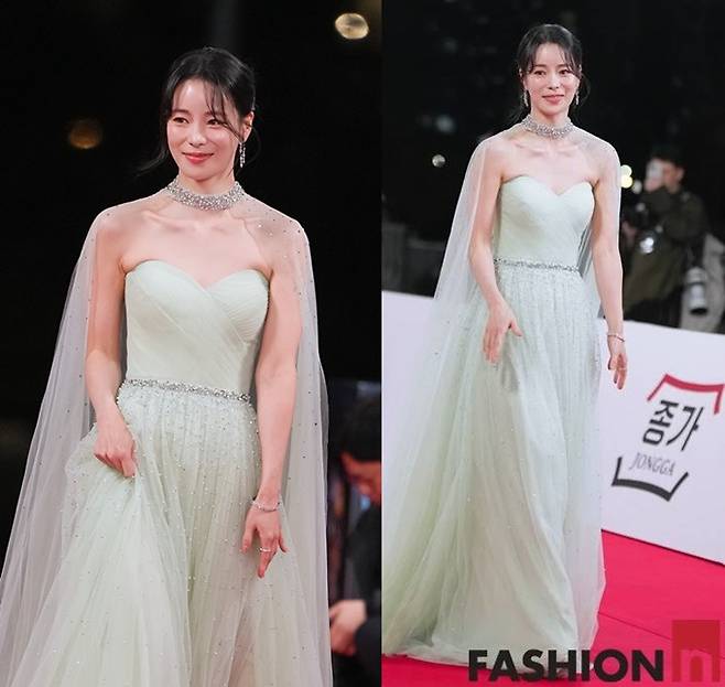 임지연 동화 뚫고 나온 듯 케이프 시스루 요정 튜브톱 드레스룩 패션엔