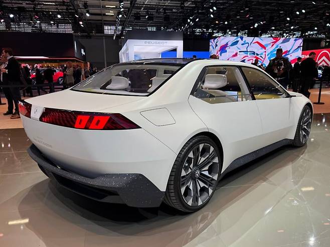 테슬라 모델 3에 도전하기 위해 준비 중인 Bmw 전기 세단 카텍 뉴세이