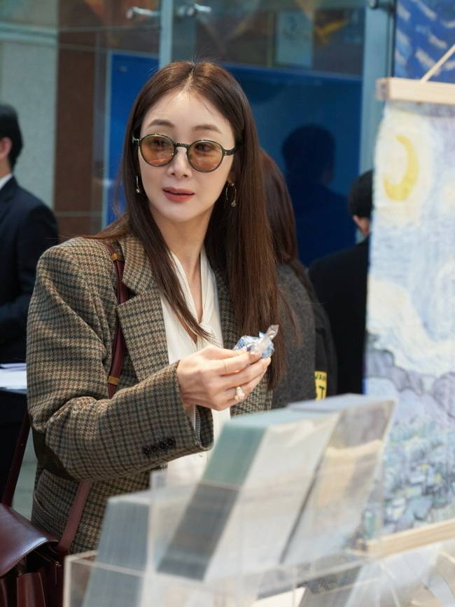 해바라기 든 하정우→고소영 최지우 반 고흐 전시회서 포착