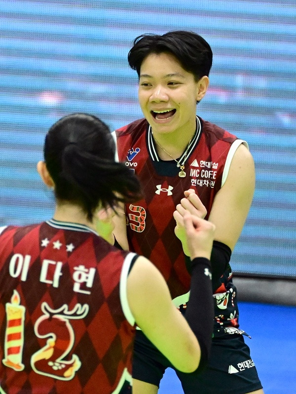 카메룬 특급의 친정 사냥 현대건설 1위 흥국생명 맹추격실바와일러 부상 악재→이주아 분전 Gs칼텍스 13년 만에 7연패