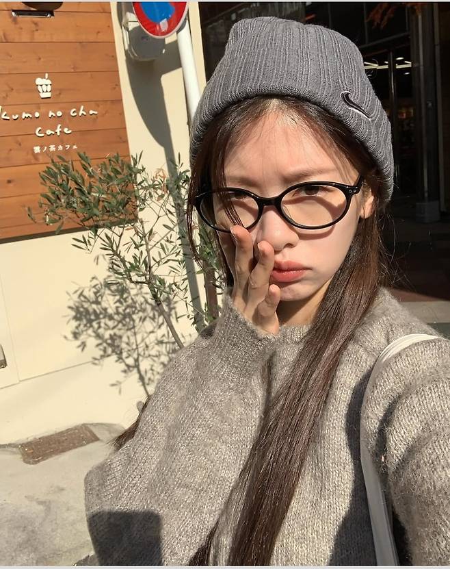 정소민 일본에 뜬 엄친딸 안경 쓰고 소박한 겨울감성 니트 여행룩 스타와 패션