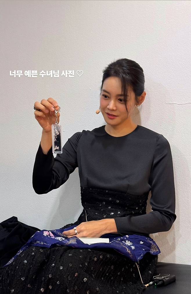 돌싱 안현모 41세 나이 거스른 뷰티 타임머신우아한 시퀸 롱스커트룩 뷰티는 내운명