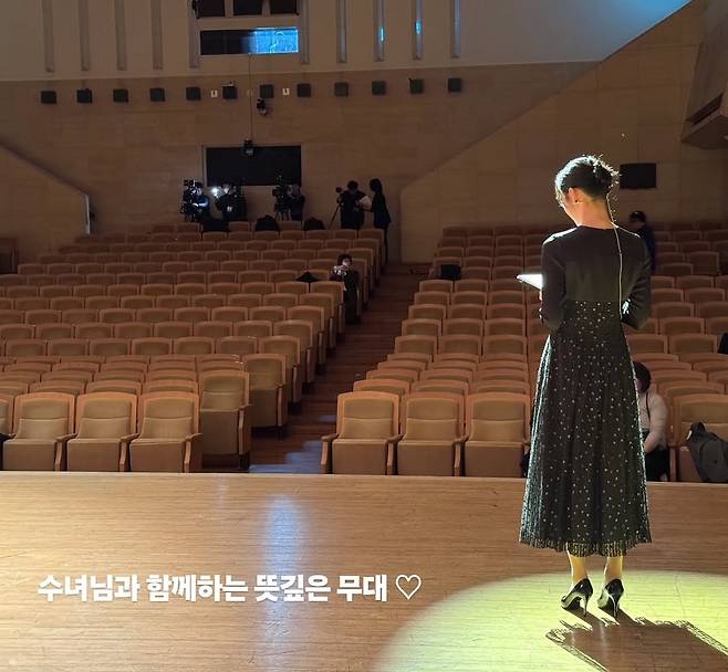 돌싱 안현모 41세 나이 거스른 뷰티 타임머신우아한 시퀸 롱스커트룩 뷰티는 내운명
