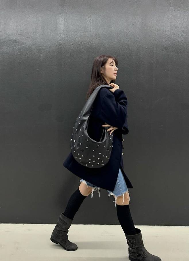 윤은혜 벌써 빠져버린 크리스마스 설렘 지수 업 더블 버튼 코트 외출룩 패션엔