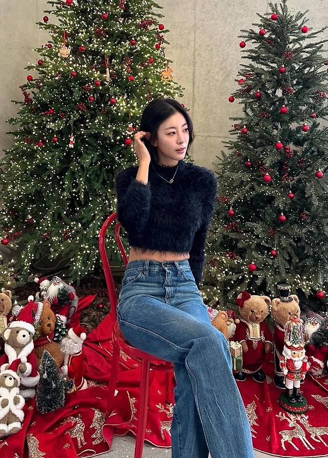 고원희 과감한 결혼 2년차 새댁 복근 드러난 퍼 크롭톱 데일리룩 패션엔