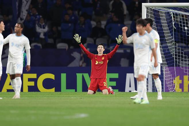 "中이 놀란 조현우 '美친 선방'→'고등 센터백' 강민우 데뷔골" 울산, ACLE 6경기 만에 '지각' 첫 승…김판곤 감독 "부담감 잘 승화시켜"