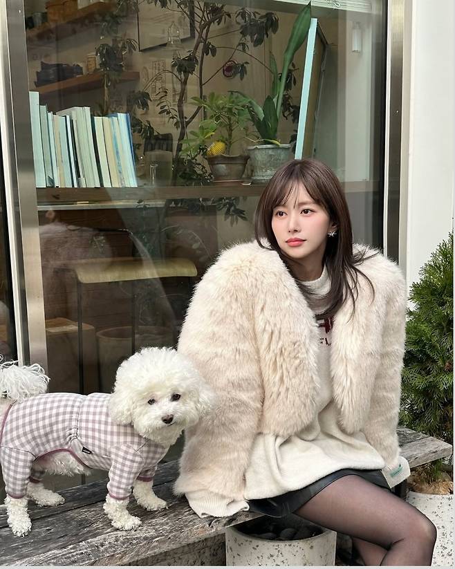 한보름 포근한 겨울 여신 변신 러블리한 아이보리 퍼 재킷룩 스타와 패션
