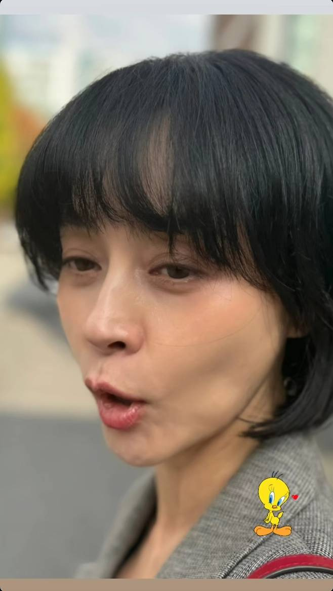 우희진 절친 송선미와 숏컷 여신 매력 시크한 블레이저룩 눈길 스타와 라이프