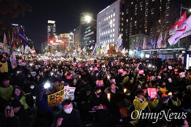 오마이포토 포승줄 묶인 내란수괴 윤석열