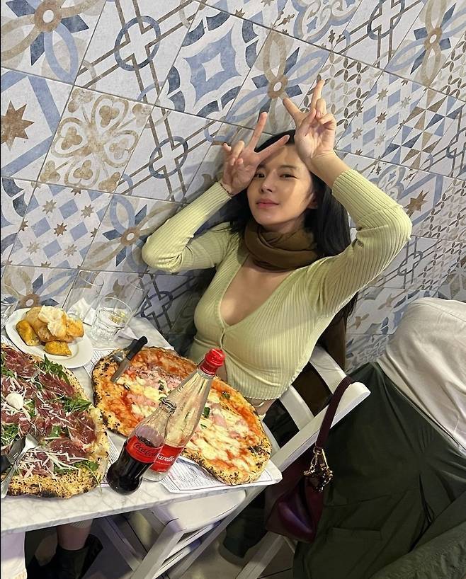 장재인 필라테스 효과 슬림한 보디라인과 감각적인 스카프 스타일링 스타와 라이프