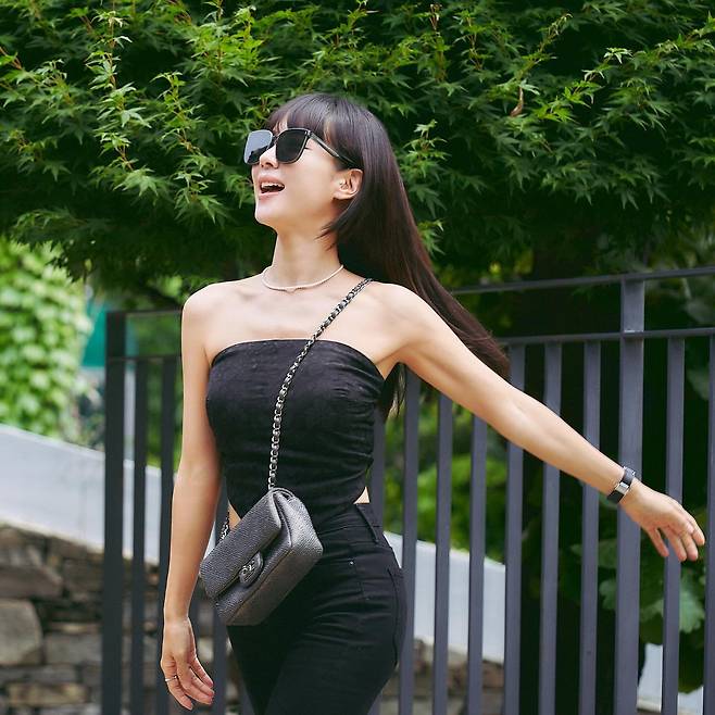 조여정 43살 맞아 풀뱅 헤어스타일로 20살 어려보여 스타픽