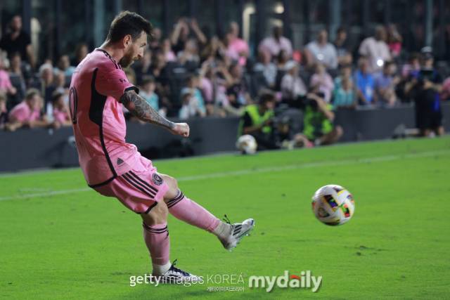 오피셜 축구의 신 메시 유럽에 이어 미국까지 정복20골 16도움우승 견인→2024 Mls Mvp 수상