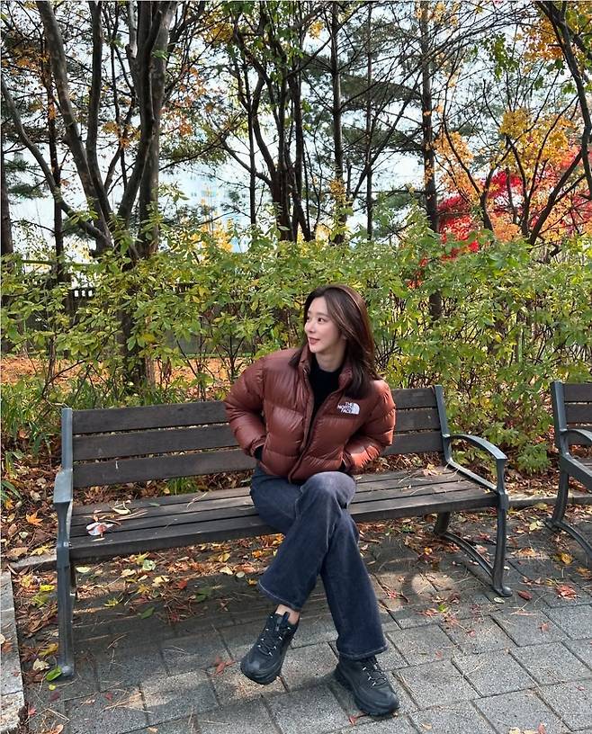 이주빈 패딩 하나로 끝낸 힙한 겨울 감성 숏패딩 블랙진 데일리룩 뷰티는 내운명