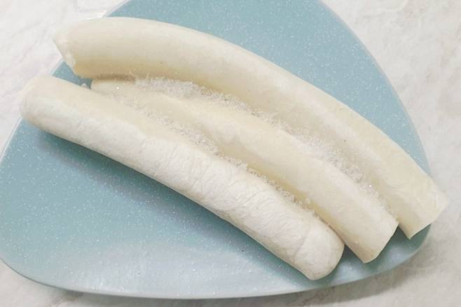 냉동가래떡 그냥 해동하지 마세요 이렇게 하면 떡집에서 갓 사 온 듯 맛있어요~ 쏙쏙팁