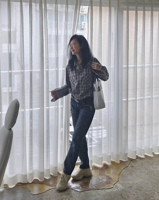 채시라 56세 잊은 대학생 미모 그리운 캠퍼스 라이프 체크 셔츠룩 뷰티는 내운명