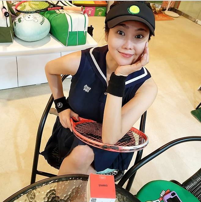 18kg 감량 솔비 V라인 슬림 실루엣 유지 네이비 슬리브리스 원피스 테니스룩 뷰티는 내운명