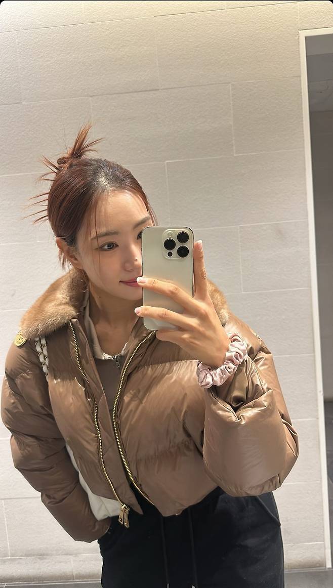 필드 여신 유현주 집앞 나들이도 사복 장인 퍼펙트샷 트렌디한 크롭 패딩룩 뷰티는 내운명