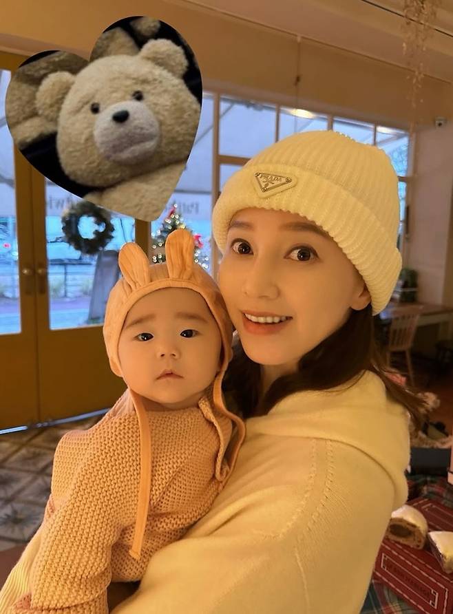 아유미 진짜 닮은 귀요미 꼭 닮은 6개월 딸과 행복한 빵집 외출룩 패션엔