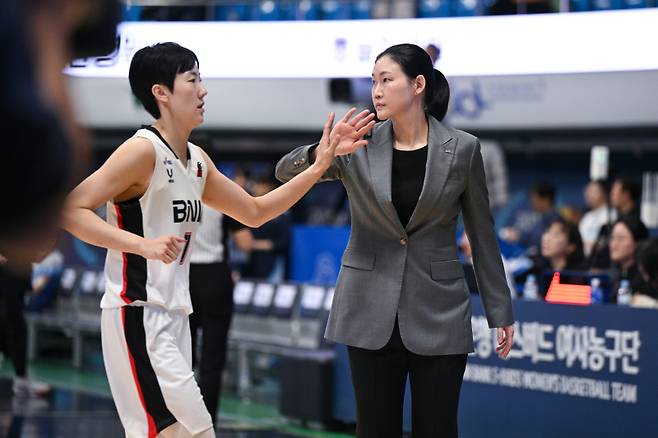 ‘진땀승 박정은 Bnk 감독 안도의 한숨 정말 힘든 경기했다” Is 승장
