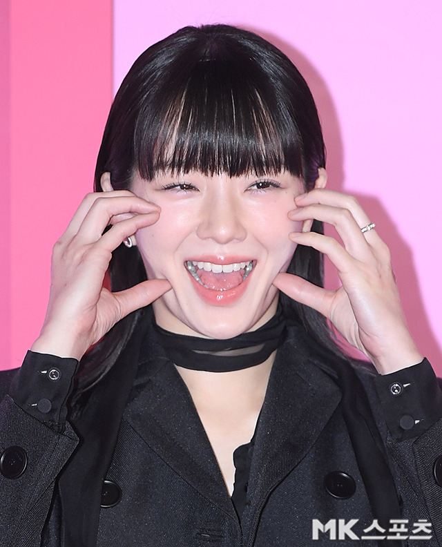 ‘오징어게임2 핑크카펫 박규영 당당하게 뽐낸 파격 시스루 패션