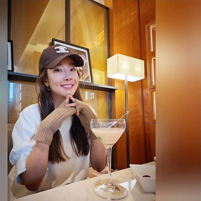 소유진 명품 모자로 포인트 동안 미모 돋보이는 데일리 스타일 스타와 라이프