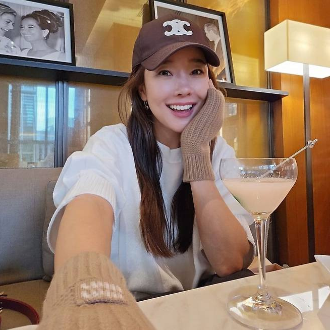 소유진 명품 모자로 포인트 동안 미모 돋보이는 데일리 스타일 스타와 라이프