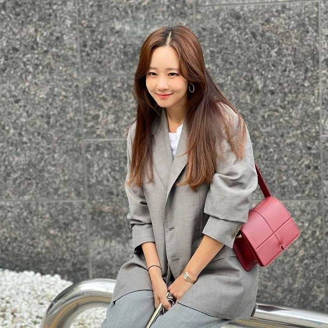 소유진 명품 모자로 포인트 동안 미모 돋보이는 데일리 스타일 스타와 라이프