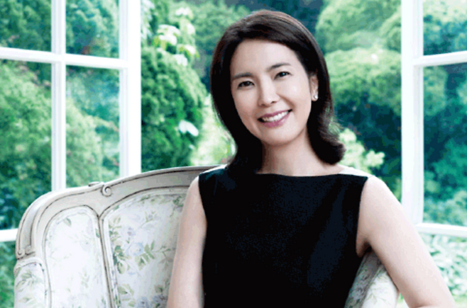 재벌 회장과 이혼하고 대학시절 소개팅남과 재혼한 미스코리아 출신 아나운서 삶은영화