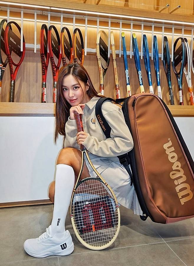 원빈 조카 김희정 겨울 테니스 못 참아 일상이 더 예쁜 테니스 블록코어룩 패션엔