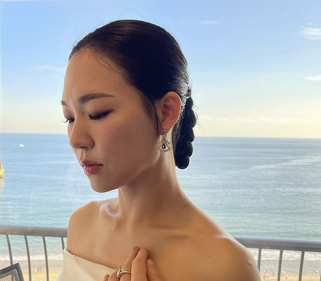 유부녀였어결혼한 거 아무도 몰랐으면 좋겠다는 여배우 무비이락
