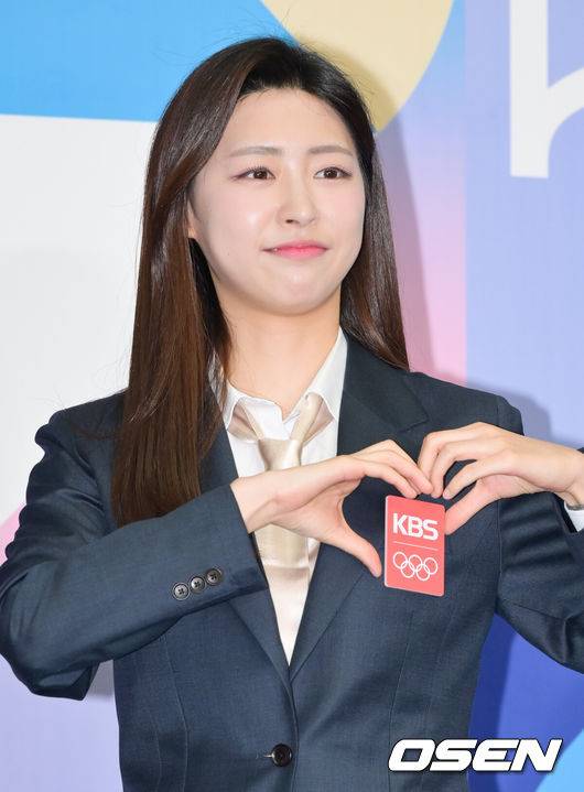 '전현무 열애설' 홍주연, 실물 미모에 男 가수도 "장난 아냐"…KBS의 보물 ('라디오쇼')[Oh!쎈 종합]