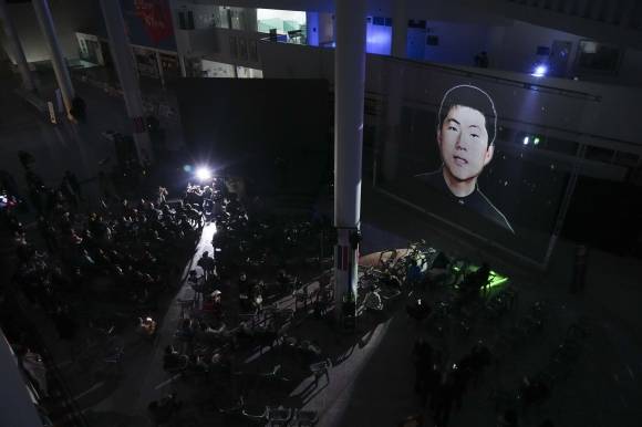 1980년 5월 전 죽었다” 계엄군에 숨진 ‘소년 동호 되살아나 전한 말