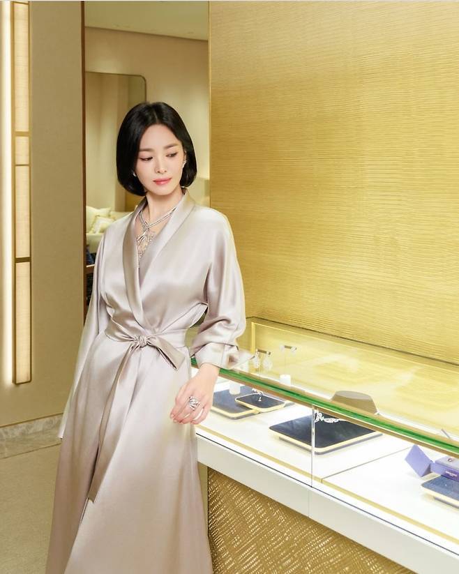송혜교 집에서 입는 홈웨어 송혜교의 실크 가운 스타일링 스타와 패션
