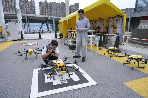 Biz Insidechina 로봇이 요리하고 드론이 배달하고中 음식점의 흔한 풍경