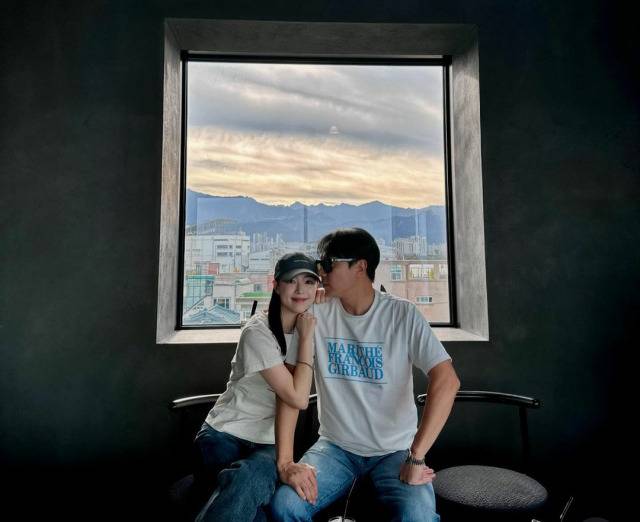 결혼한 지 얼마 안 됐는데 소송 끝에 헤어져 살게 된 연예인 부부 스포엔 뉴세이