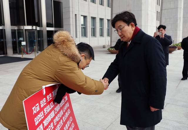 김상욱·윤상현 ‘찬반 설전 與 표결 전날까지 ‘탄핵 내전