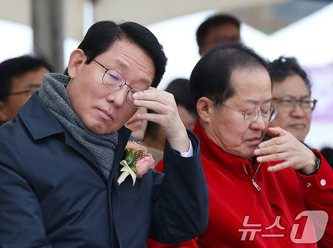 홍준표 조폭보다 못해술술 부는 장군 발뺌하는 장관 이러니 정권 망조
