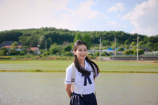 너무 예뻐 Yg 직원들 들썩이게 한 구내 식당서 포착된 18살 소녀 필더무비