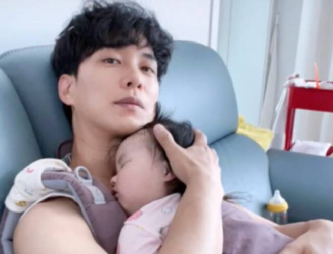 14살 연하 아내와 결혼 51세에 아빠 됐다 셀럽스케치