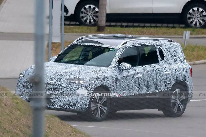 이 車는 엄마들이 더 좋아하겠다 풀체인지를 앞둔 신형 Suv 테스트카 등장 토픽트리