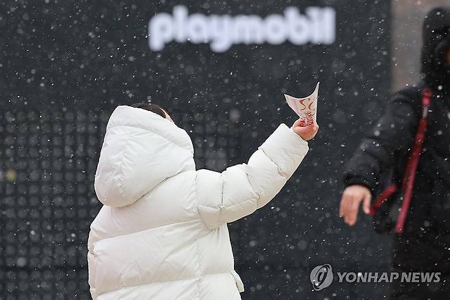 퇴근길 중부 중심 눈·비 이어져화요일 아침 9∼3도