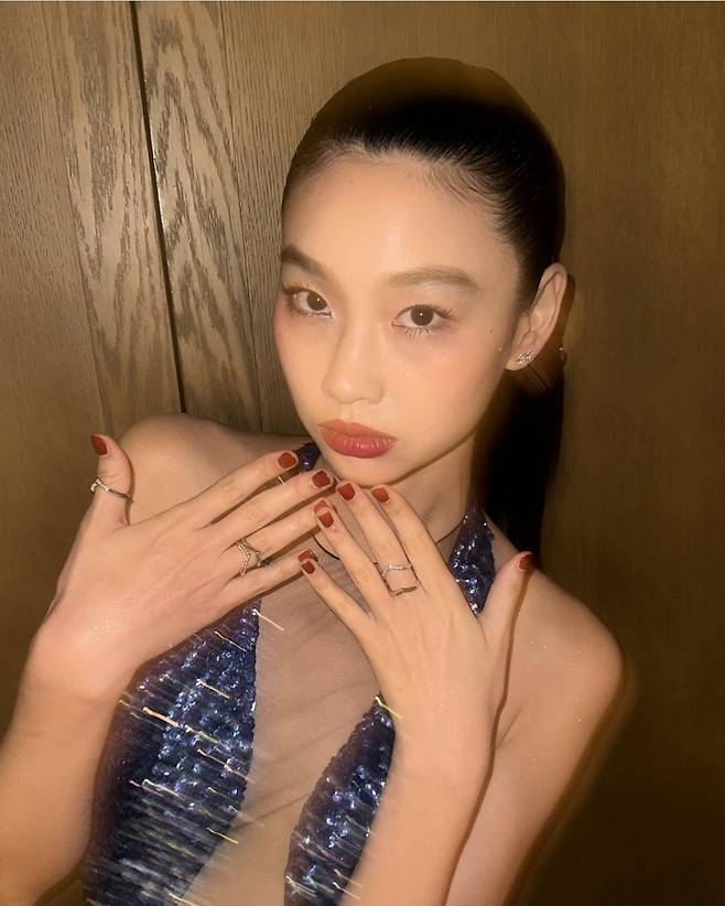 정호연 사우디 놀란 S라인 뒤태 숨겨둔 황금 골반 드러낸 백리스 드레스룩 뷰티는 내운명