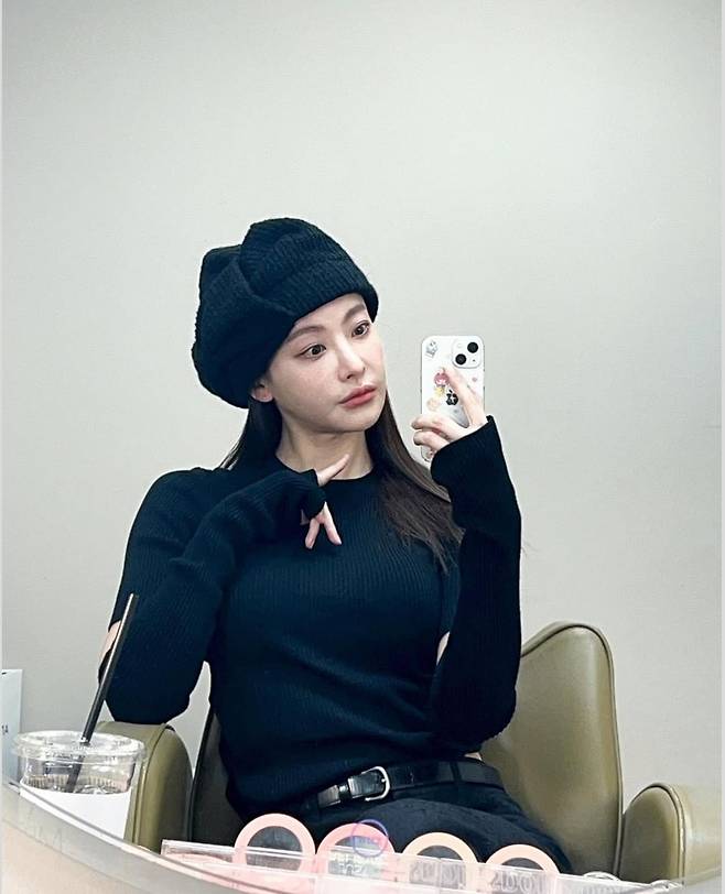 오연서 베레모 쓴 요정 비주얼 한파에 꽁꽁 싸맨 롱패딩 패션 뷰티는 내운명