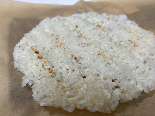식은 밥은 전자레인지에 넣으세요 맛있는 간식이 완성됩니다 텐꿀팁