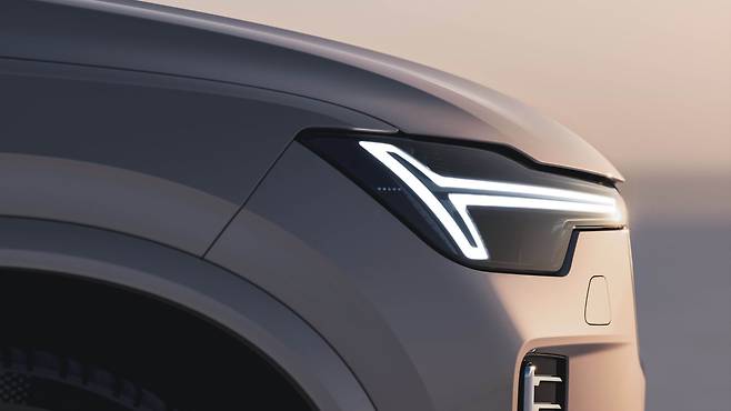 빗살무늬 그릴 적용한 2025 볼보 Xc90 Phev 라인업 공개 더드라이브