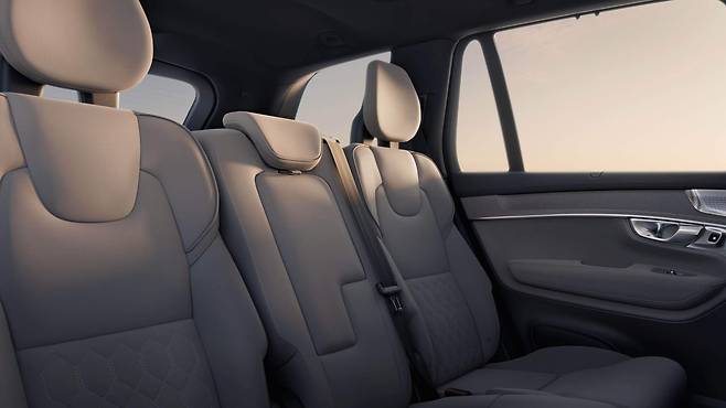 빗살무늬 그릴 적용한 2025 볼보 Xc90 Phev 라인업 공개 더드라이브